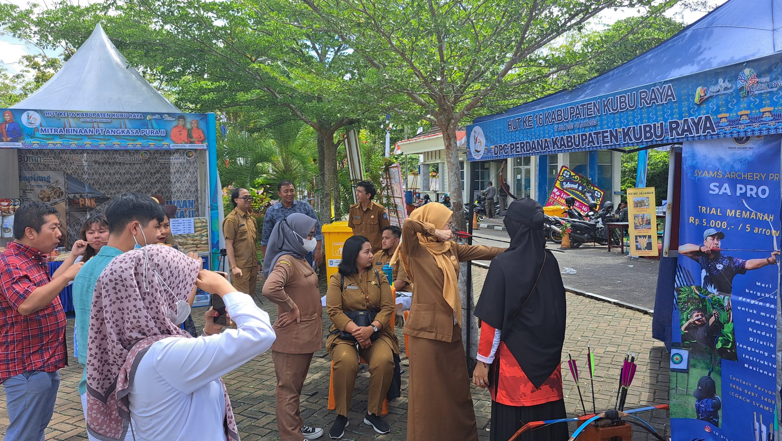 Stand Memanah di Halaman Kantor Bupati KKR Curi Perhatian - Trigger ...
