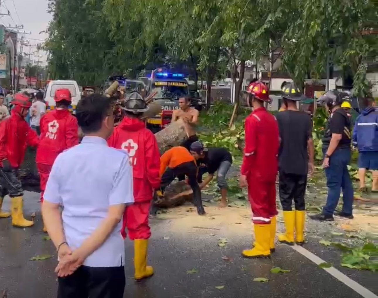 Pontianak Siang Tadi di Guyur Hujan Deras dan Angin Kencang - Trigger ...